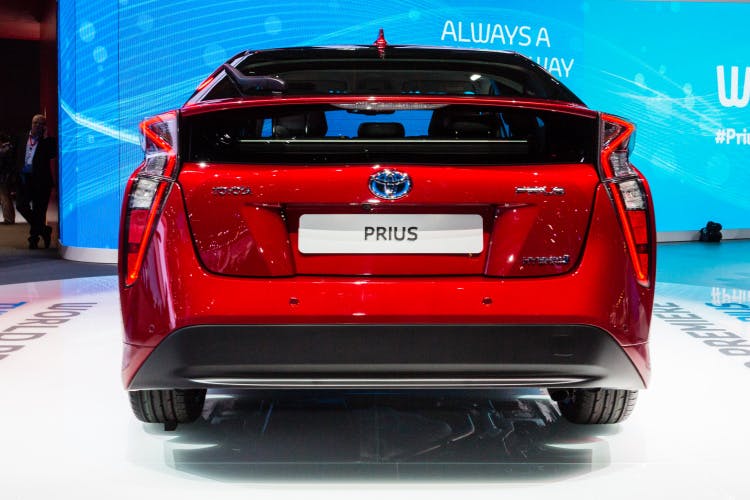 How Toyota sold six times as many cars as its hybrid rival